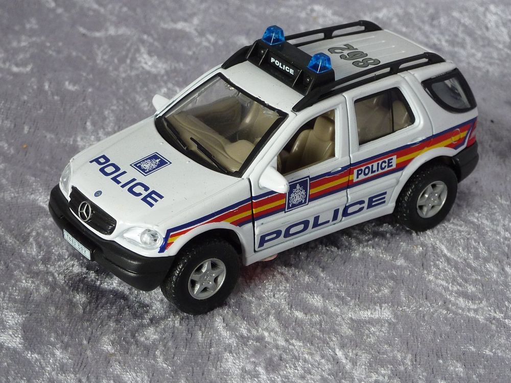 Mercedes ML 320 Police 1:43 (Gebraucht) in Dürrenäsch für CHF 9.9 – mit ...