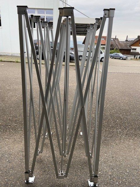 Gestell zu Faltzelt/Scherenzelt/Partyzelt/Flohmarktzelt (Gebraucht) in ...