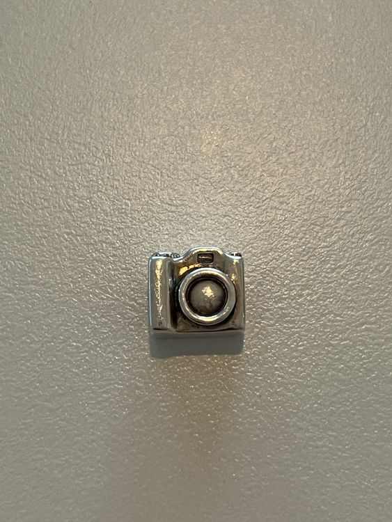 Pandora Charm „Vintage Camera“ (Gebraucht) in Sargans für CHF 9 – mit ...