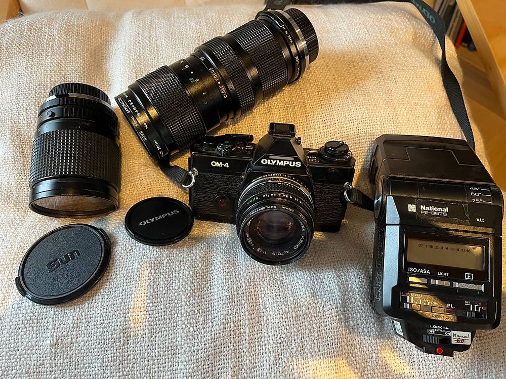 Olympus OM 4 Analog Kamera mit 2 Zooms und Blitzgerät (Gebraucht) in ...