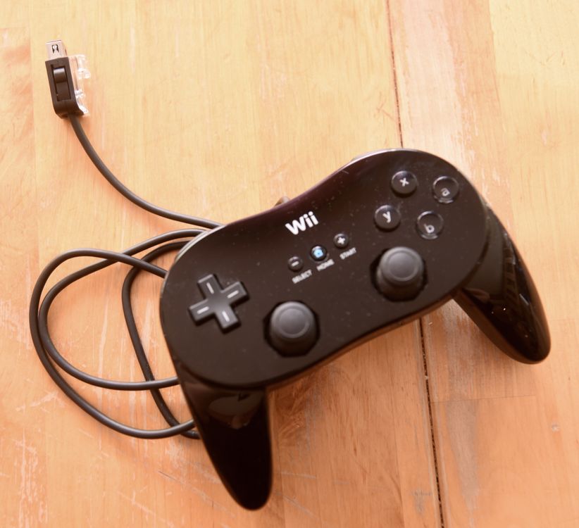 Wii Classic Controller Pro (Gebraucht) in Frenkendorf für CHF 23 – mit ...