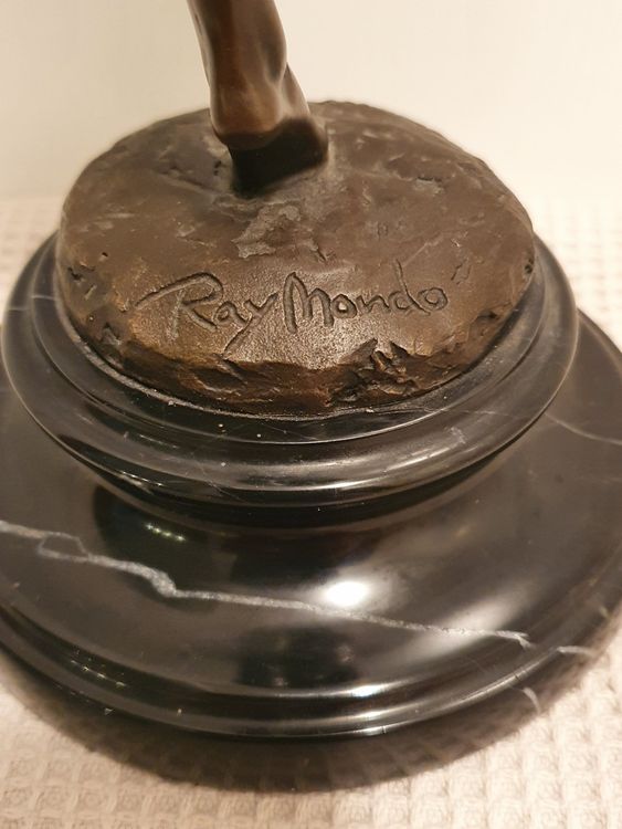 Stilvolle Bronzefigur Akt von Raymondo auf Marmor-Sockel (Neu (gemäss ...