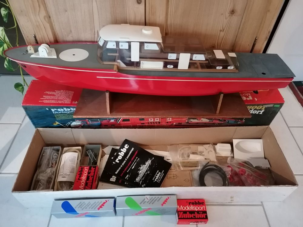 Feuerlöschboot Düsseldorf von robbe (Gebraucht) in Chabrey für CHF 140 – nur Abholung auf ...