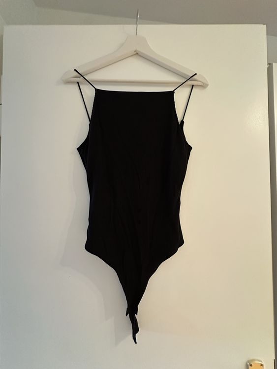 Schwarzer Body mit offenem Rücken, Grösse M - Neuwertig! (Neu (gemäss ...