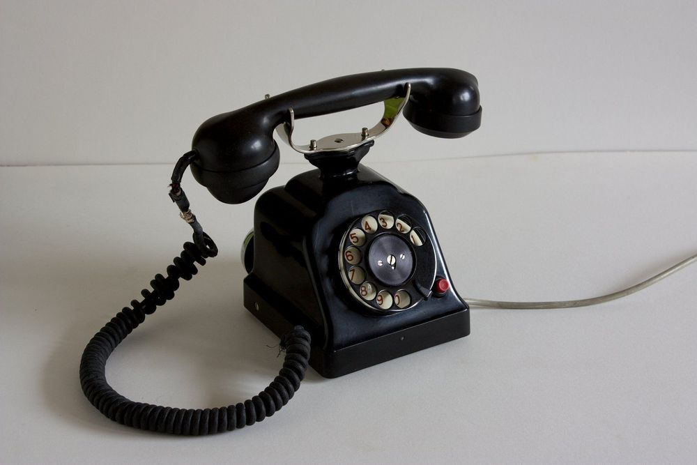 Antikes analog Telefon Model 29 mit roter Steuertaste | Kaufen auf Ricardo