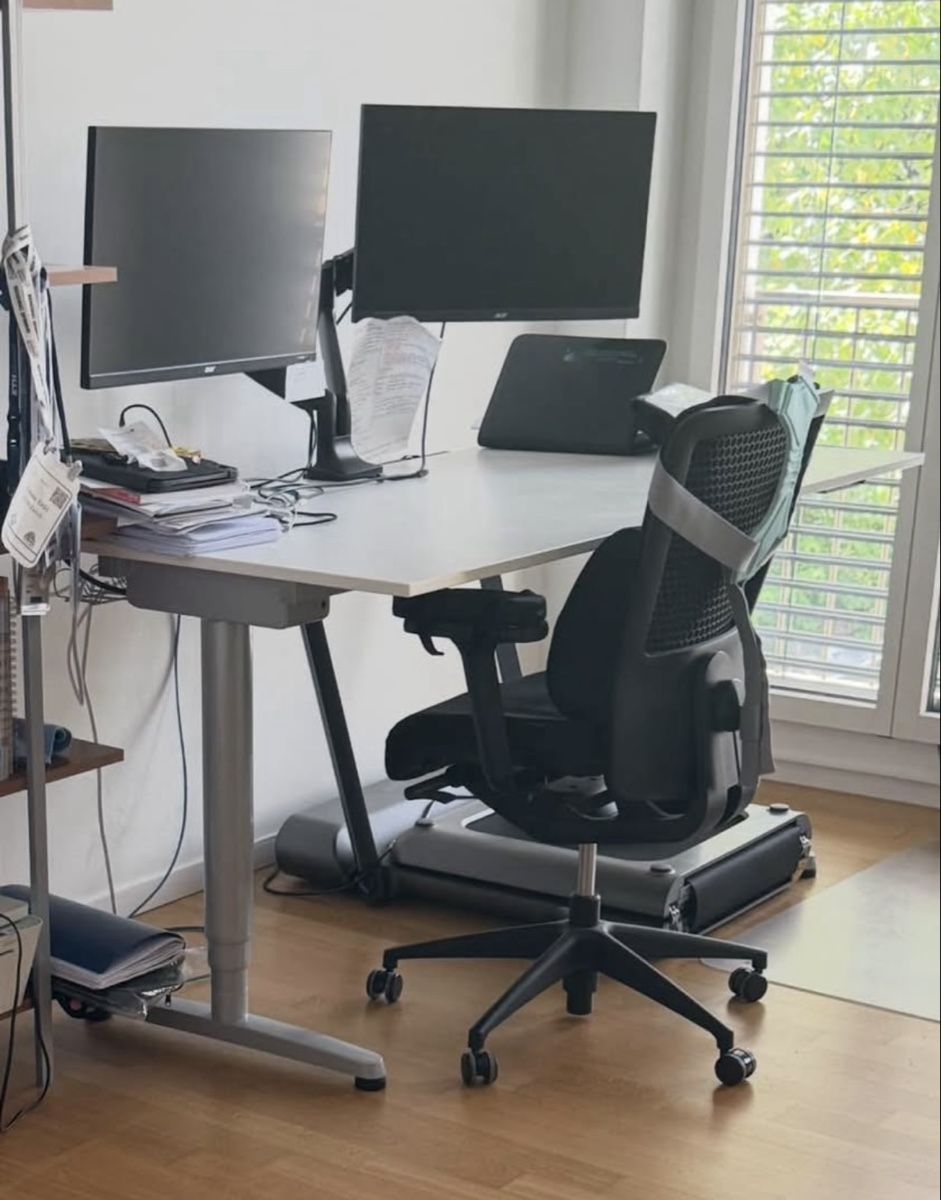 IKEA Bekant standing desk, adjustable height, like new (Gebraucht) in ...