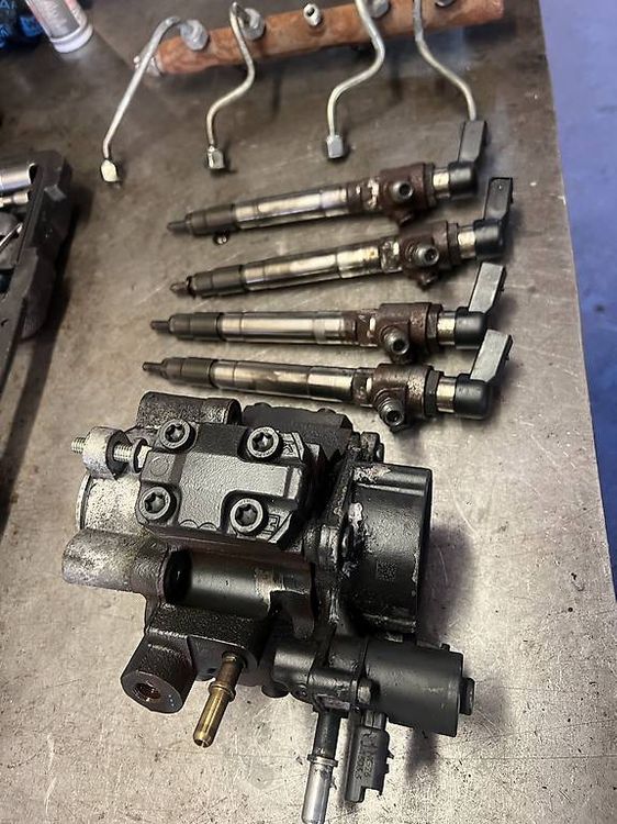 Hochdruckpumpe mit Inektoren Ford Transit Motor 2.2 (Gebraucht) in St ...
