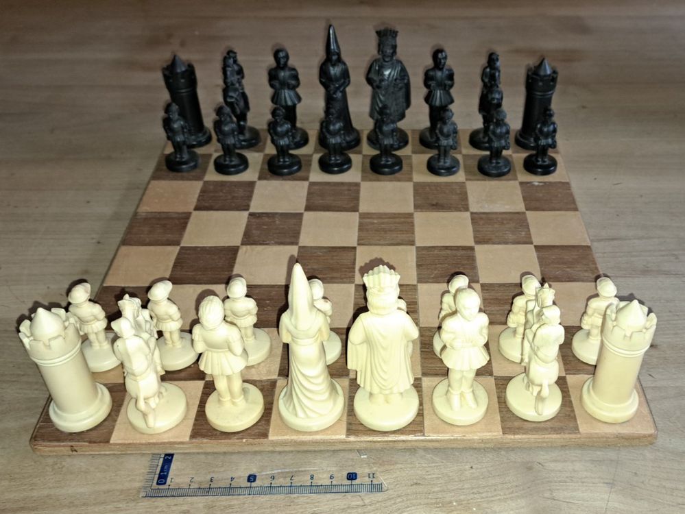 Schachspiel Spezielle Figuren & Brett (Gebraucht) in Zürich für CHF 10 ...