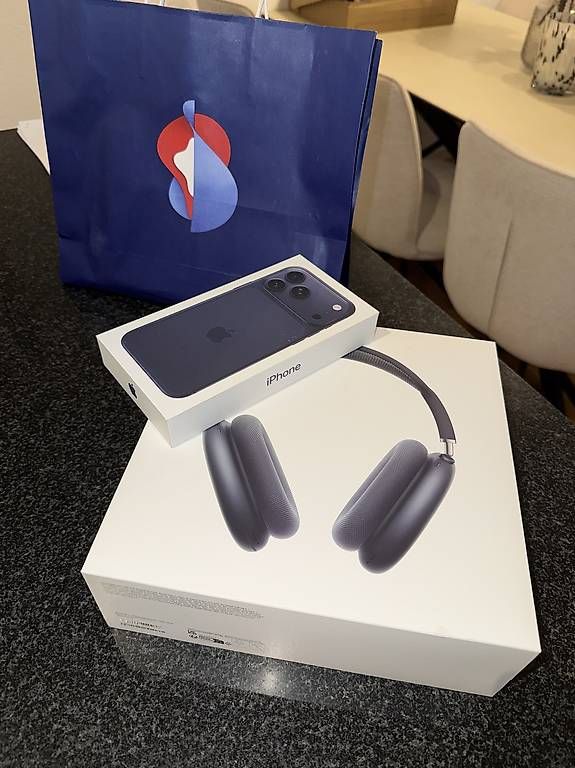 IPHONE 17 PRO MAX 256 GB + APPLE AIRPODS MAX (Gebraucht) in Mont-sur ...