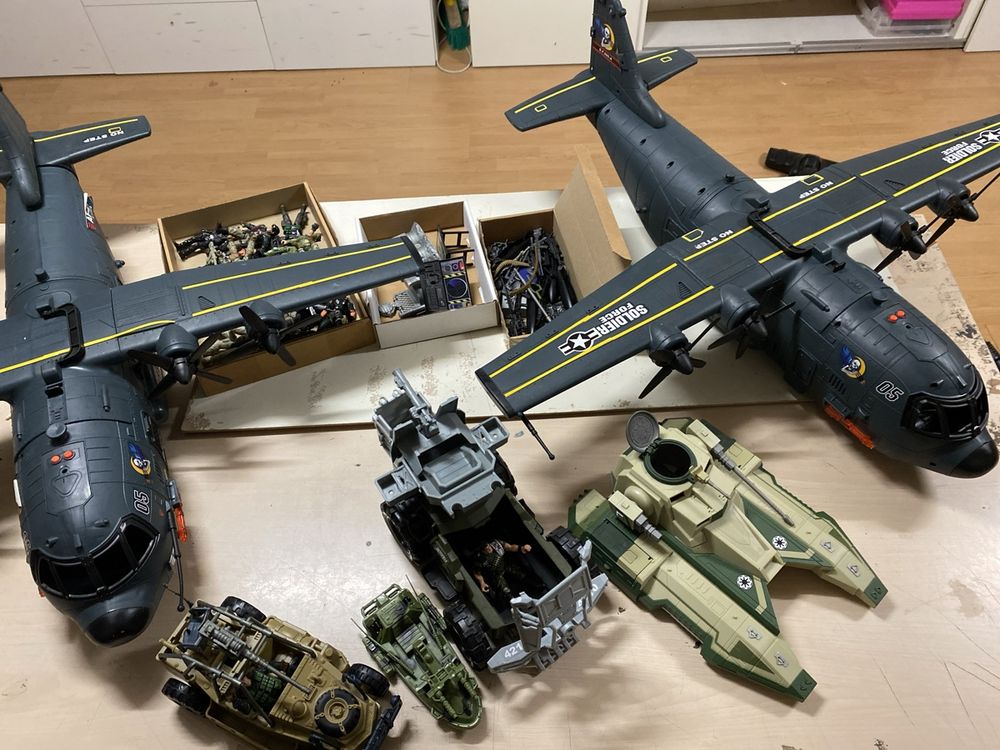 Mega Iron Hawk Soldier Force Army mit Sound (Gebraucht) in Gorduno für ...