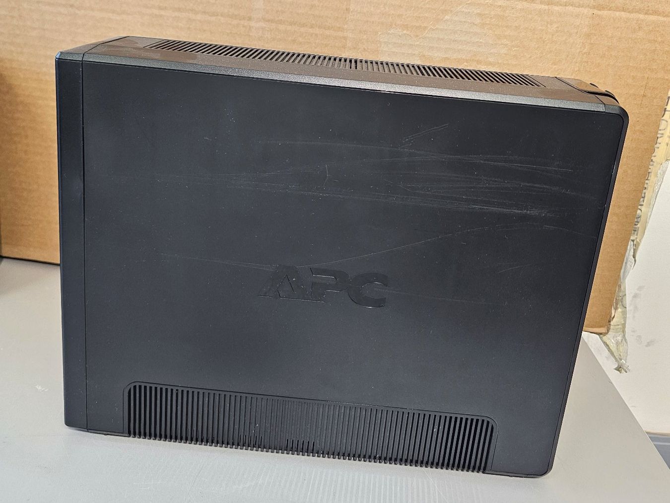 APC Back Ups Pro 1200 ohne Batterie inkl. Netzkabel C13-C14 (Gebraucht ...