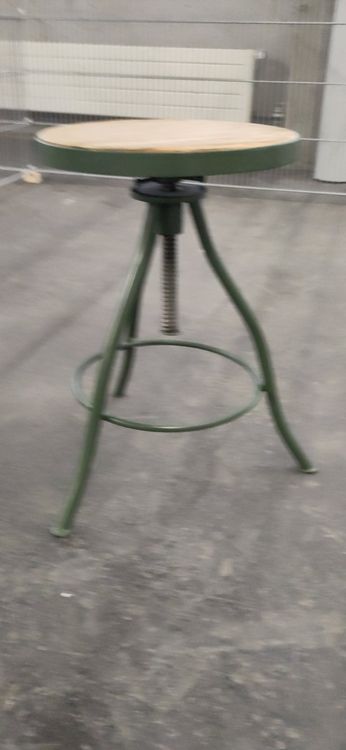 Hocker Industrieschick Olivgrün (Gebraucht) in Basel für CHF 45 – nur Abholung auf Ricardo kaufen