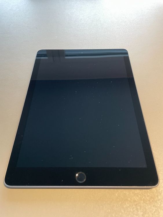 Apple iPad 128 GB 6th Generation Wi-Fi | Kaufen auf Ricardo
