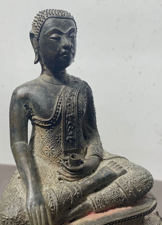 Antiker Thai-Rattanakosin Bronze Fugur des Buddha (Gebraucht) in Root ...