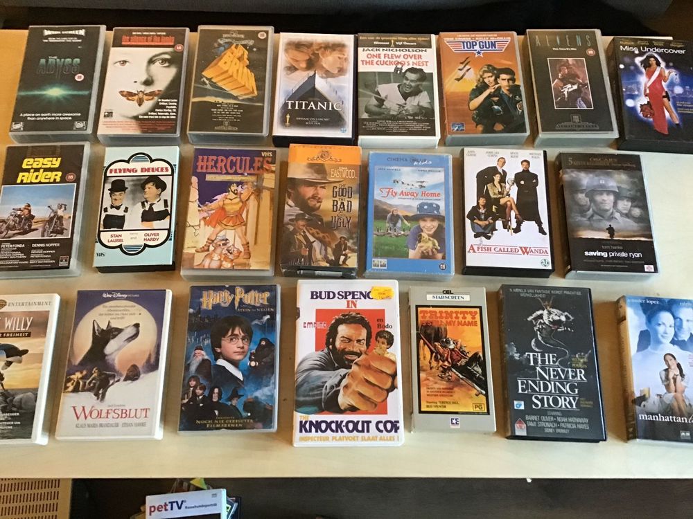 VHS / DVD - Recorder mit grosser VHS / DVD Sammlung | Kaufen auf Ricardo