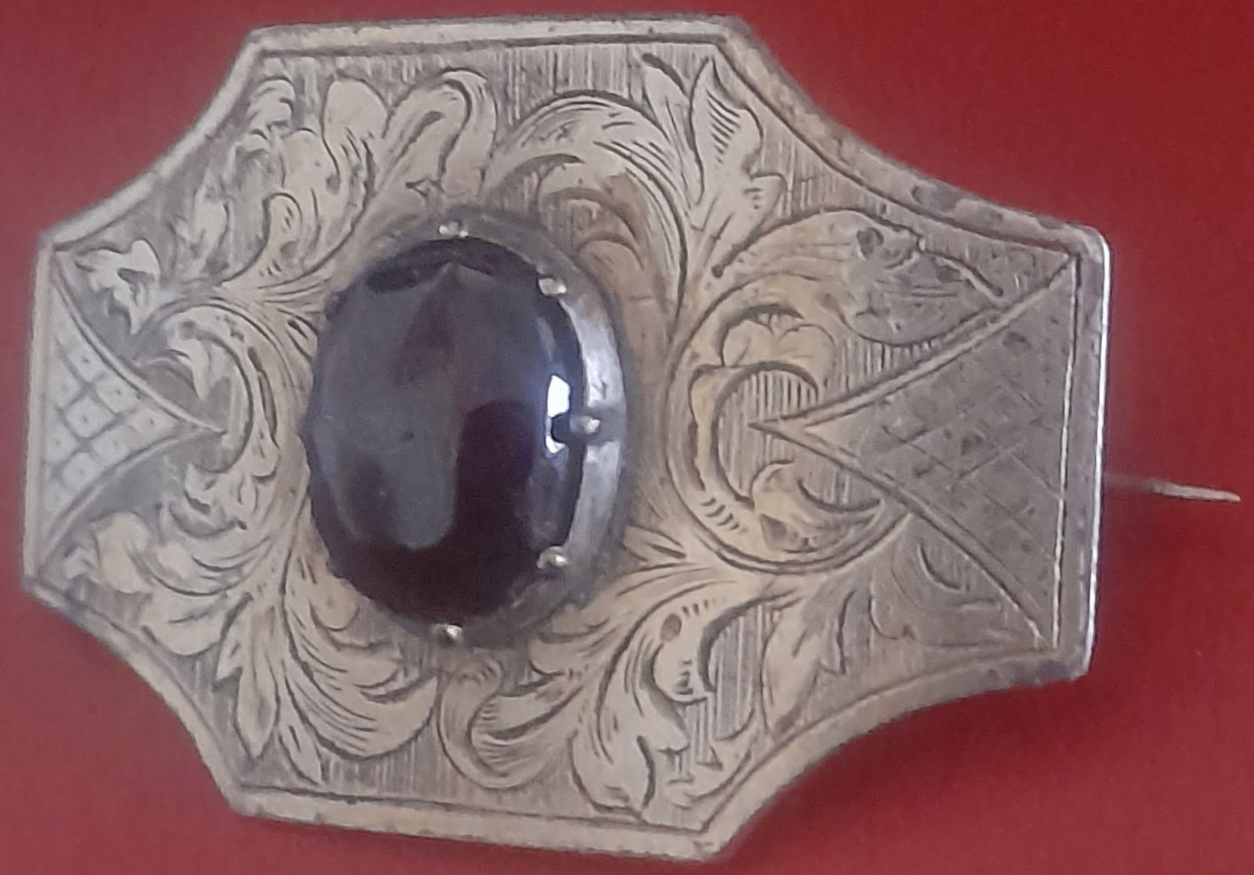 Broche ancienne (Défectueux) à Lausanne pour CHF 5 – avec livraison ...