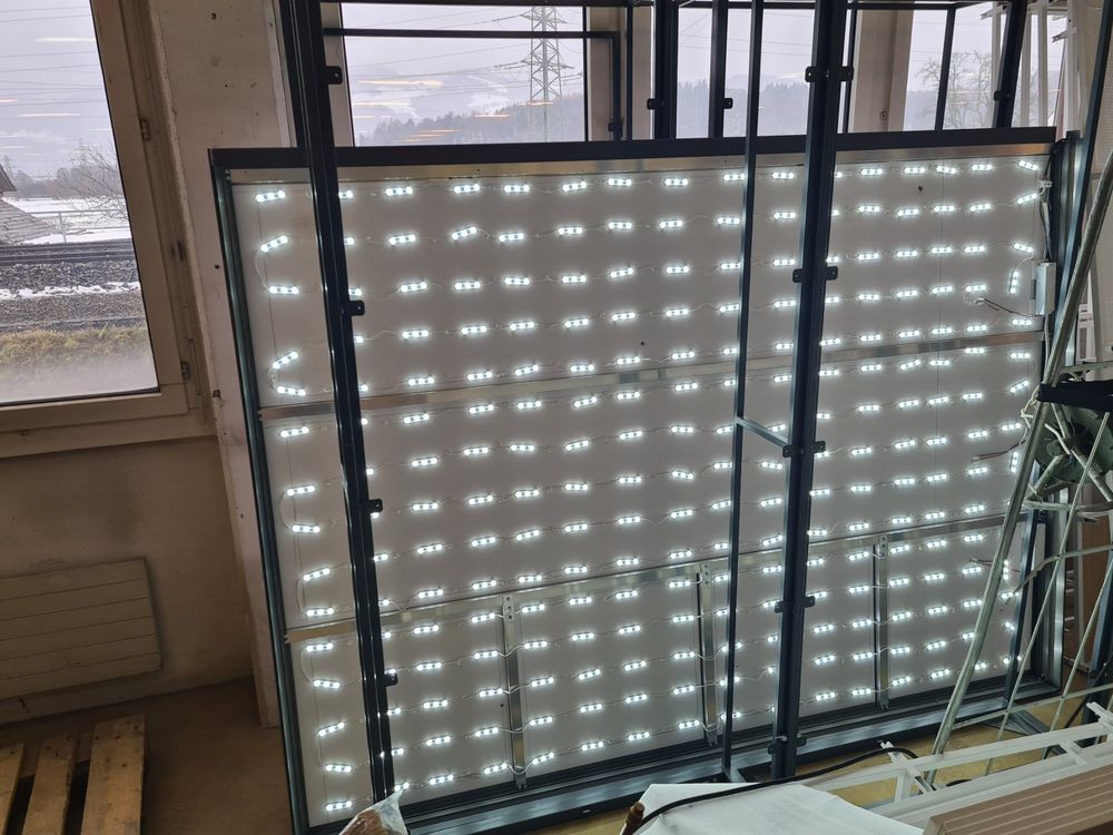 Grosse LED Wand / Ladeneinrichtung (Gebraucht) in Diessenhofen für CHF 80 – nur Abholung auf ...