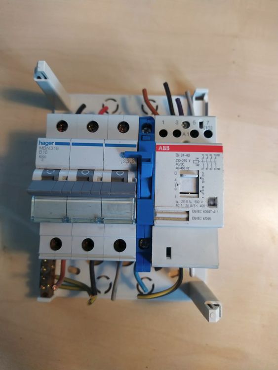 Hager MBN 316 16A und ABB Installation Schütz EN24-40 (Gebraucht) in Zürich für CHF 50 – mit ...