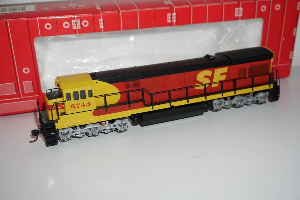 Atlas 8550 - Santa Fe U36C Diesellok H0/DC (Gebraucht) in Matten b ...