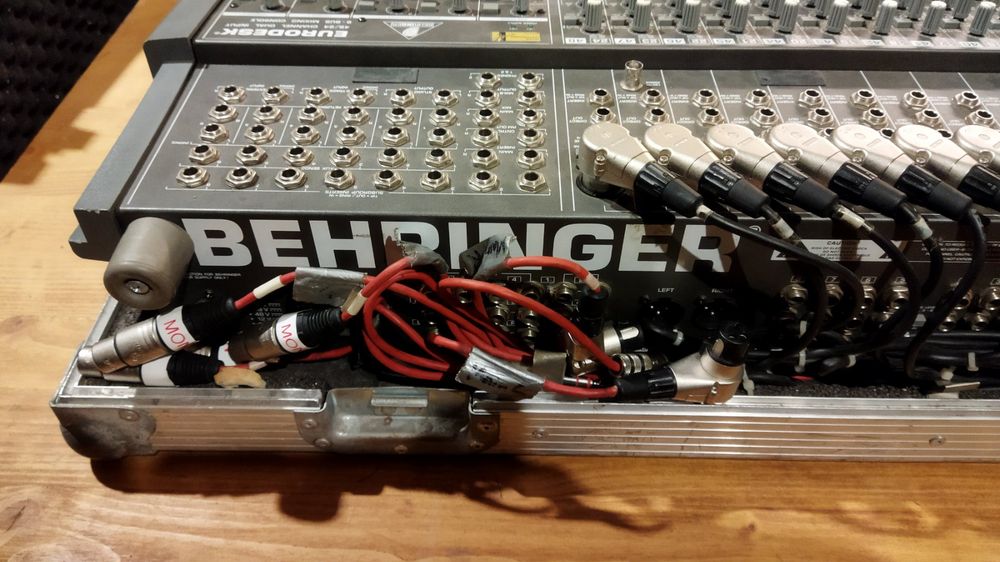 Behringer Eurodesk MX 8000 inkl. Case (Mischpult) (Gebraucht) in ...