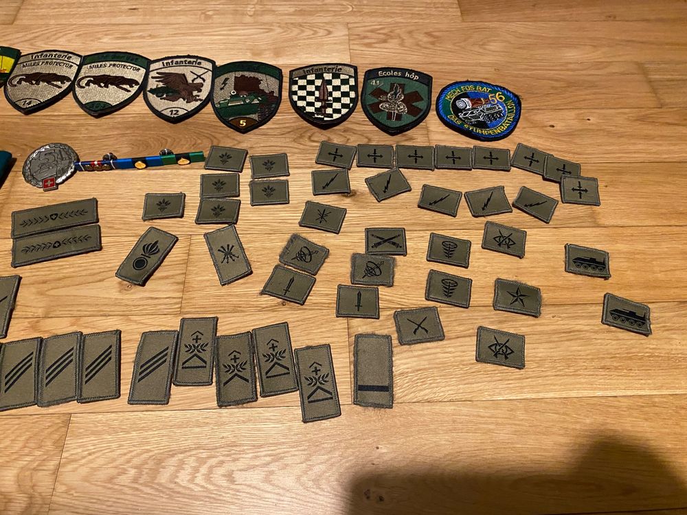 Diverse Abzeichen/Grade Patches Schweizer Armee Militär (Gebraucht) in ...