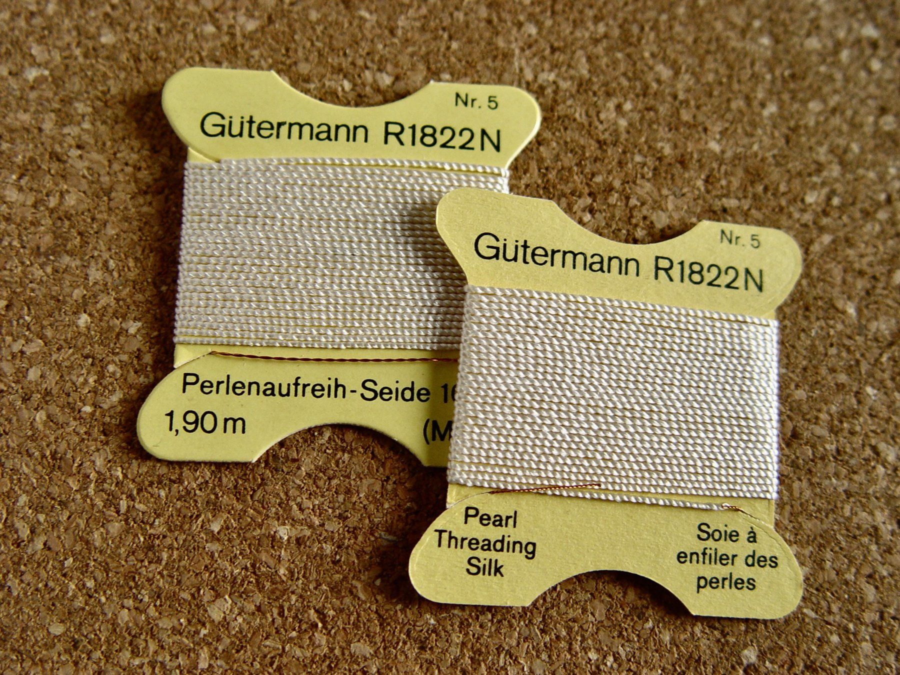 2 Kärtchen Perlseide mit Nadel (Neu und originalverpackt) in Henggart ...