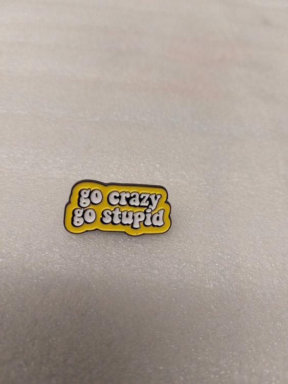 GO STUPID GO CRAZY - PINS (Neu (gemäss Beschreibung)) in Pambio Noranco für CHF 4.55 – mit ...