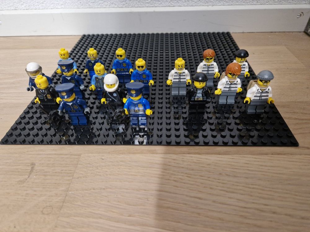 Lego Minifiguren - Polizei und Räuber (17 Figuren) (Gebraucht) in ...
