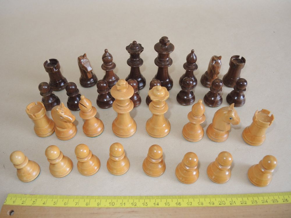 Schach Spiel Figuren Schachfiguren Holz (Gebraucht) in Rorschach für ...