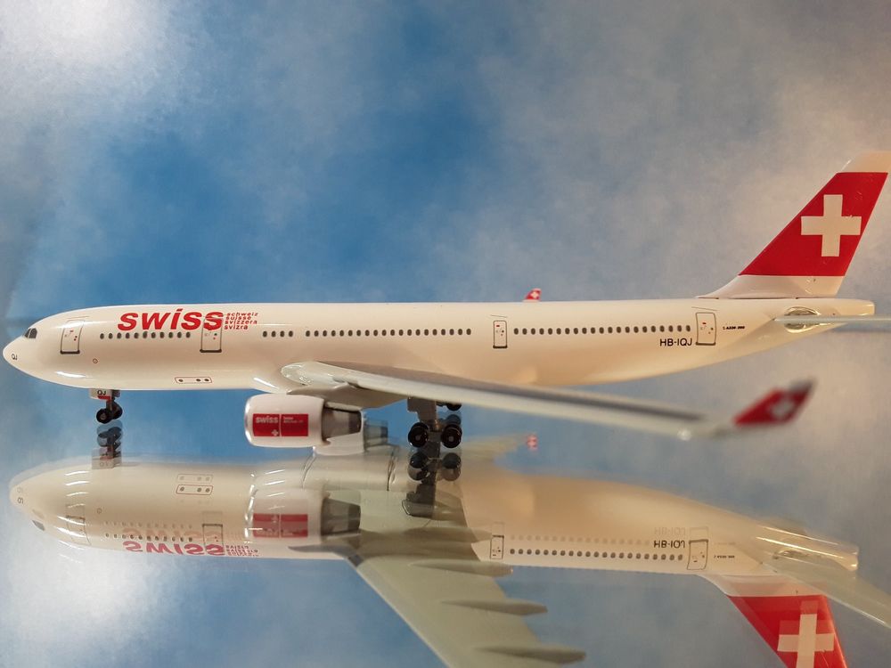 Modellflugzeug _ SWISS _ Airbus A330 _ 1:400 (Gebraucht) in Rüti ZH für ...