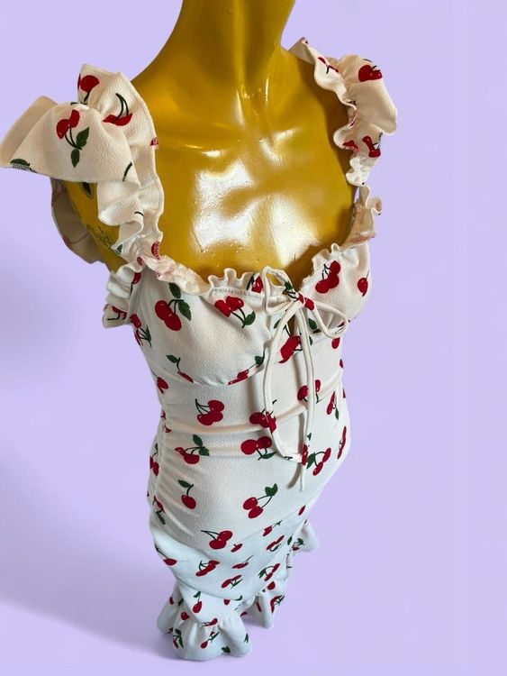 Robe cerises 🍒 taille S/XS - Comme neuf! (Gebraucht) in Troinex für CHF ...