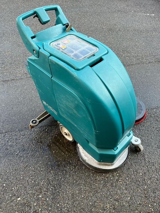 Scheuersaugmaschine Tennant 5100, ähnlich wie eine Wetrokmas (Defekt ...