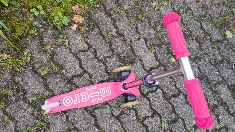 micro DELUXE mini Trottinett pink, mit LED- Räder (Gebraucht) in Wädenswil für CHF 20 – nur ...
