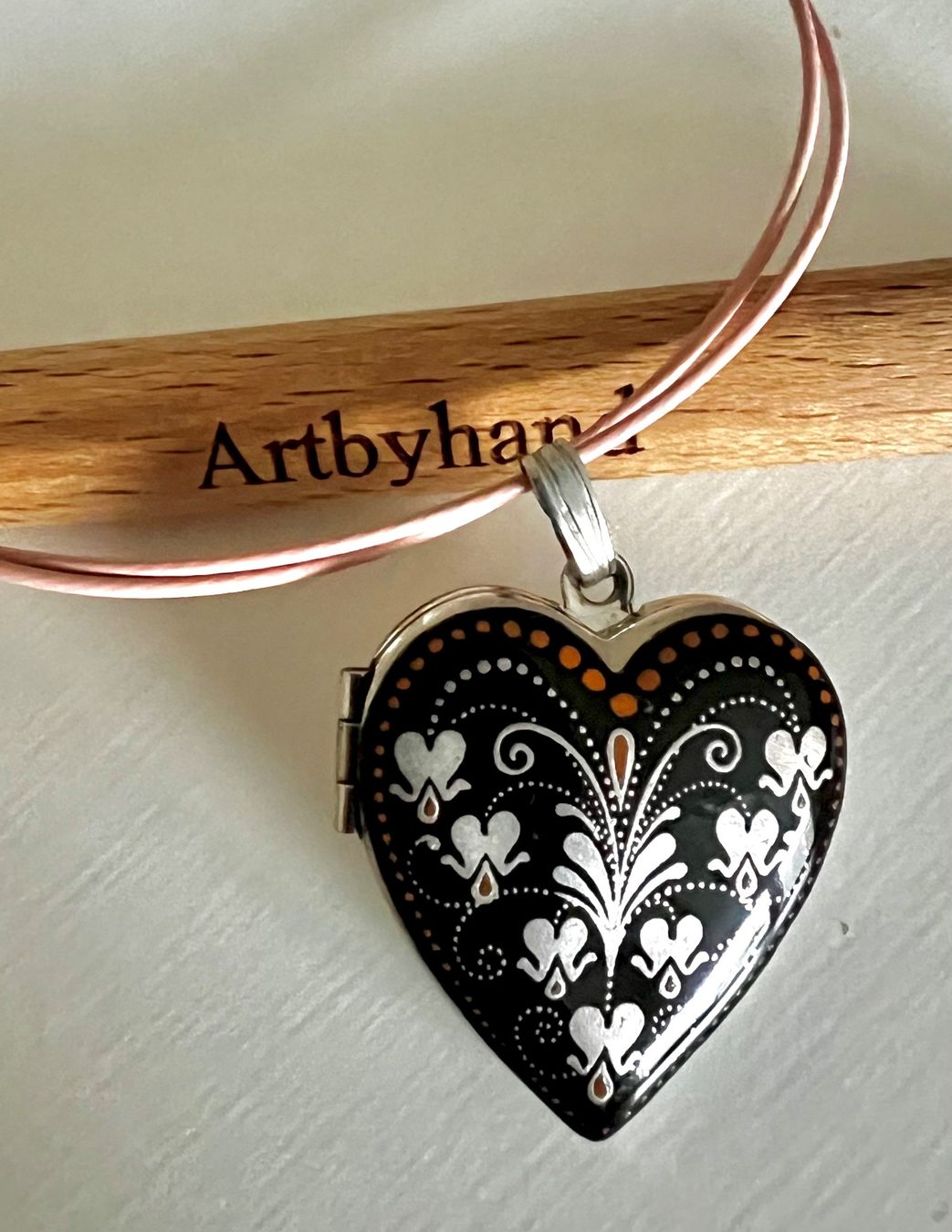 BEZAUBERNDER HERZ ANHÄNGER INTARSIEN ZUM ÖFFNEN AN STAHLBAND (Gebraucht ...