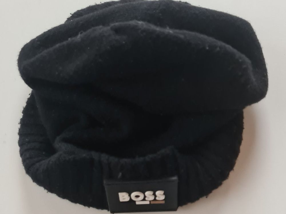 Schwarze BOSS Muetze Weich und warm Nr. 13 (Gebraucht) in Aldesago für ...