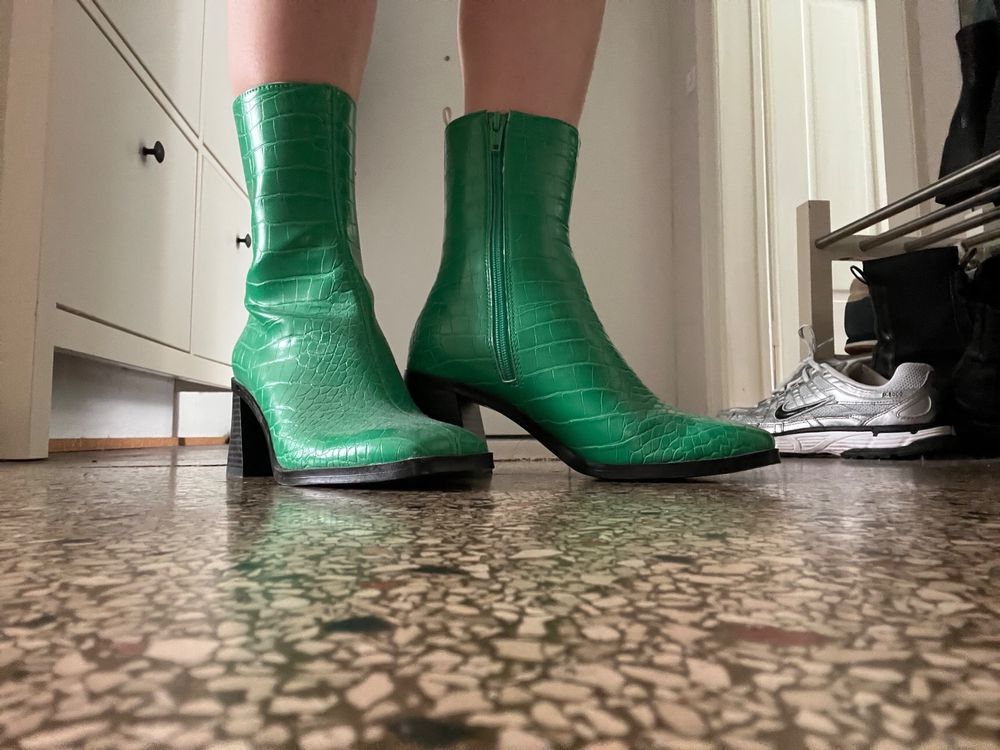 Monki green boots (Neu (gemäss Beschreibung)) in Zürich für CHF 15 ...