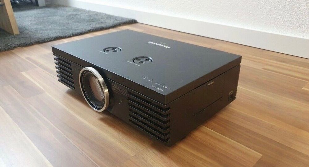 Highend FullHD Beamer Panasonic PT AE 4000 | Kaufen auf Ricardo