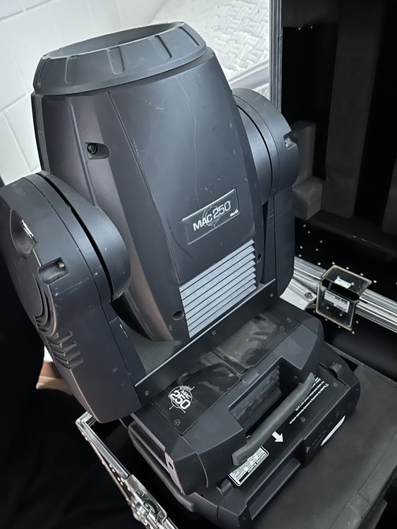 Light MARTIN MAC + BEAM 330 avec flight case (Gebraucht) in Cressier ...