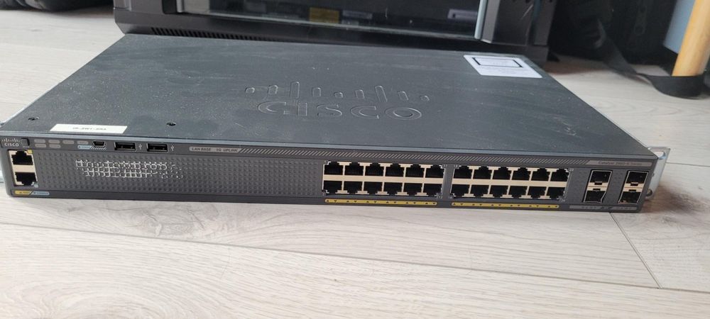 Switch CISCO Catalyst 2960-X series (hors garantie) (Gebraucht) in Val ...