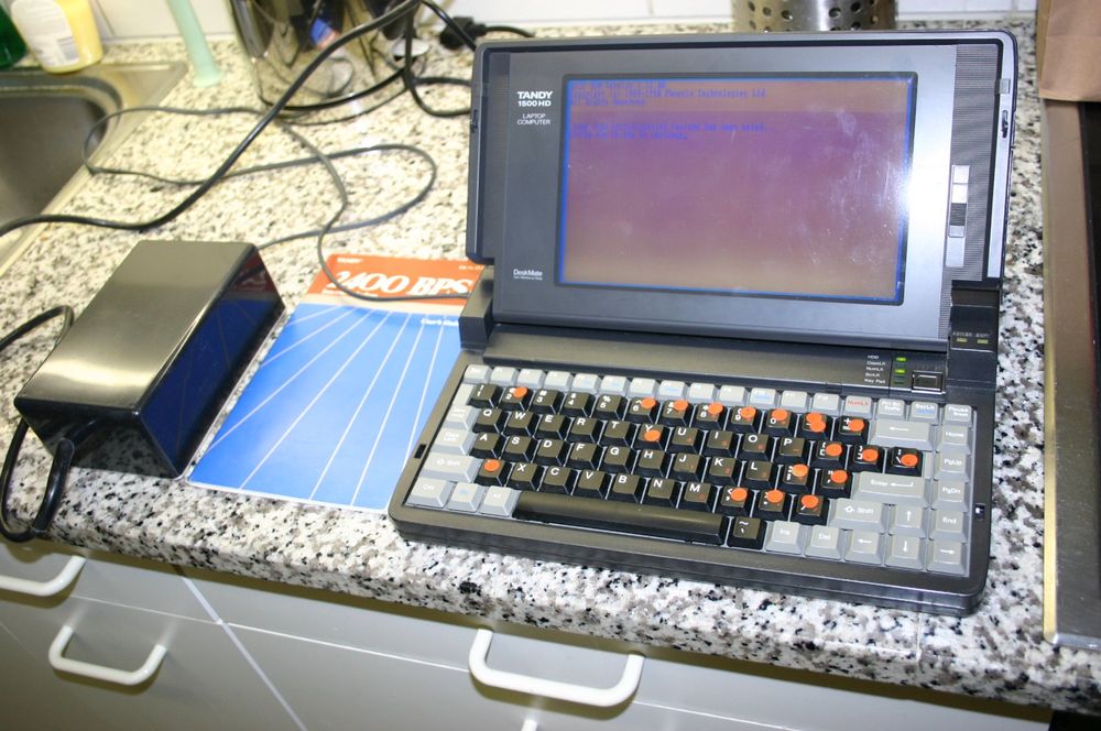 Tandy 1500 HD 1500HD Laptop Computer Vintage PC (Defekt) in Stettlen ...