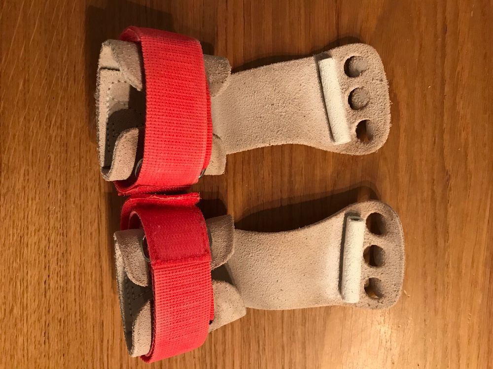 Reckleder fürs Geräteturnen (Gebraucht) in Brittnau für CHF 15 – mit ...