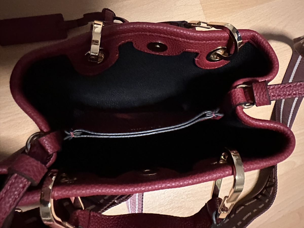 Rote Armani-Tasche neu (Neu (gemäss Beschreibung)) in Zürich für CHF 29 ...