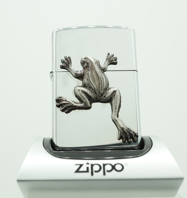 ZIPPO® FROG CLIMBING - 3D - EMBLEM - 2000 - UNGEZÜNDET (Neu (gemäss ...