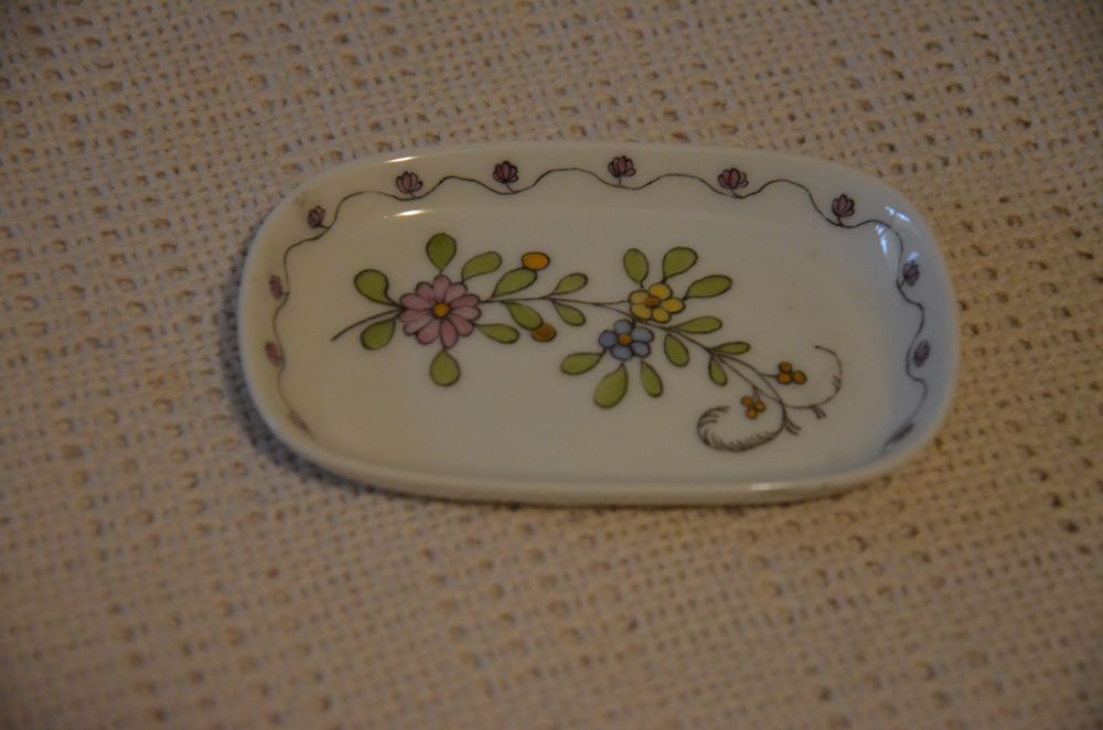 ASSIETTE POUR LE THE - HANDARBEIT (Gebraucht) in Chiasso für CHF 3 – mit Lieferung auf Ricardo ...