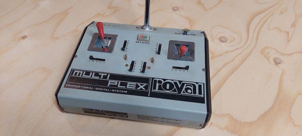 Multiplex Royal Grau Fernsteuerung Alt (Defekt) in Deitingen für CHF 19 ...