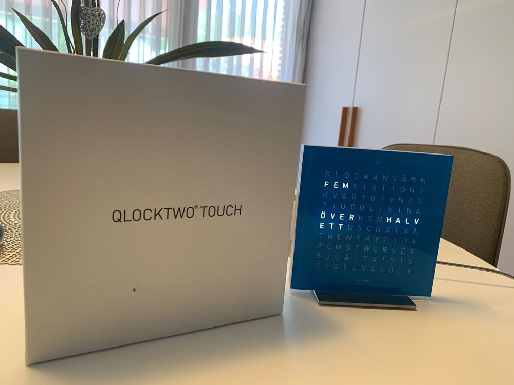 Qlocktwo Touch Candy Blue | Kaufen auf Ricardo