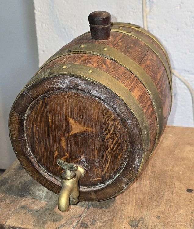 Petit tonneau en bois vintage avec robinet (Gebraucht) in Gland für CHF ...
