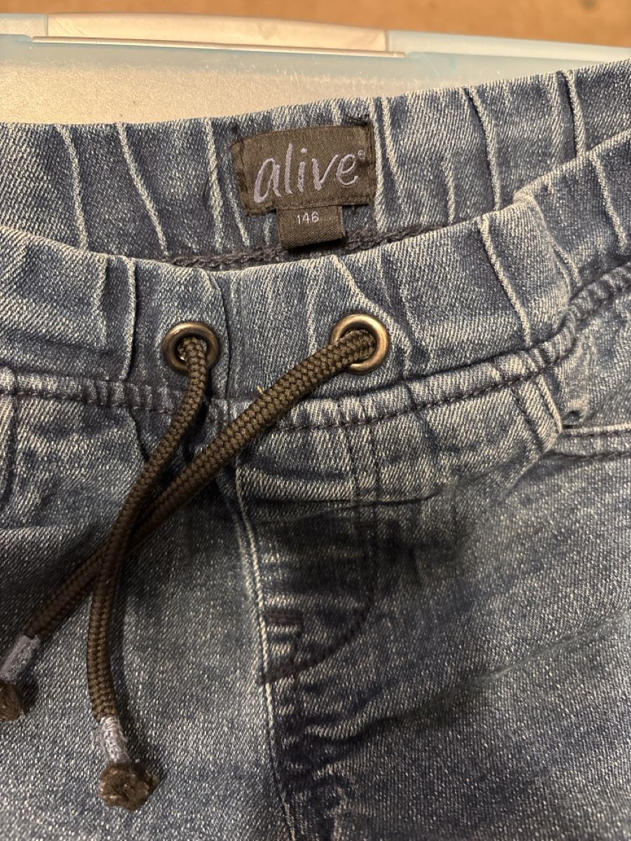 Gefütterte Jeans Gr.140 (Gebraucht) in Rickenbach b. Wil für CHF 3 ...