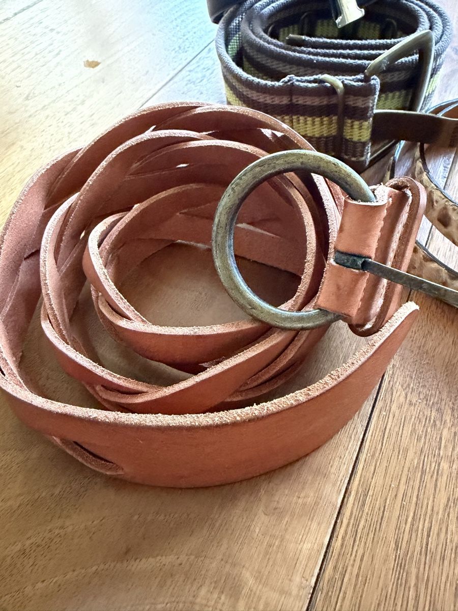 Da ️ 1 CHF Set di 5 cinture (Usato) a Cademario per CHF 1 – con ...