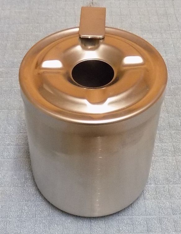 Aschenbecher für Wandmontage (Neu und originalverpackt) in Lachen SZ für CHF 24 – mit Lieferung ...